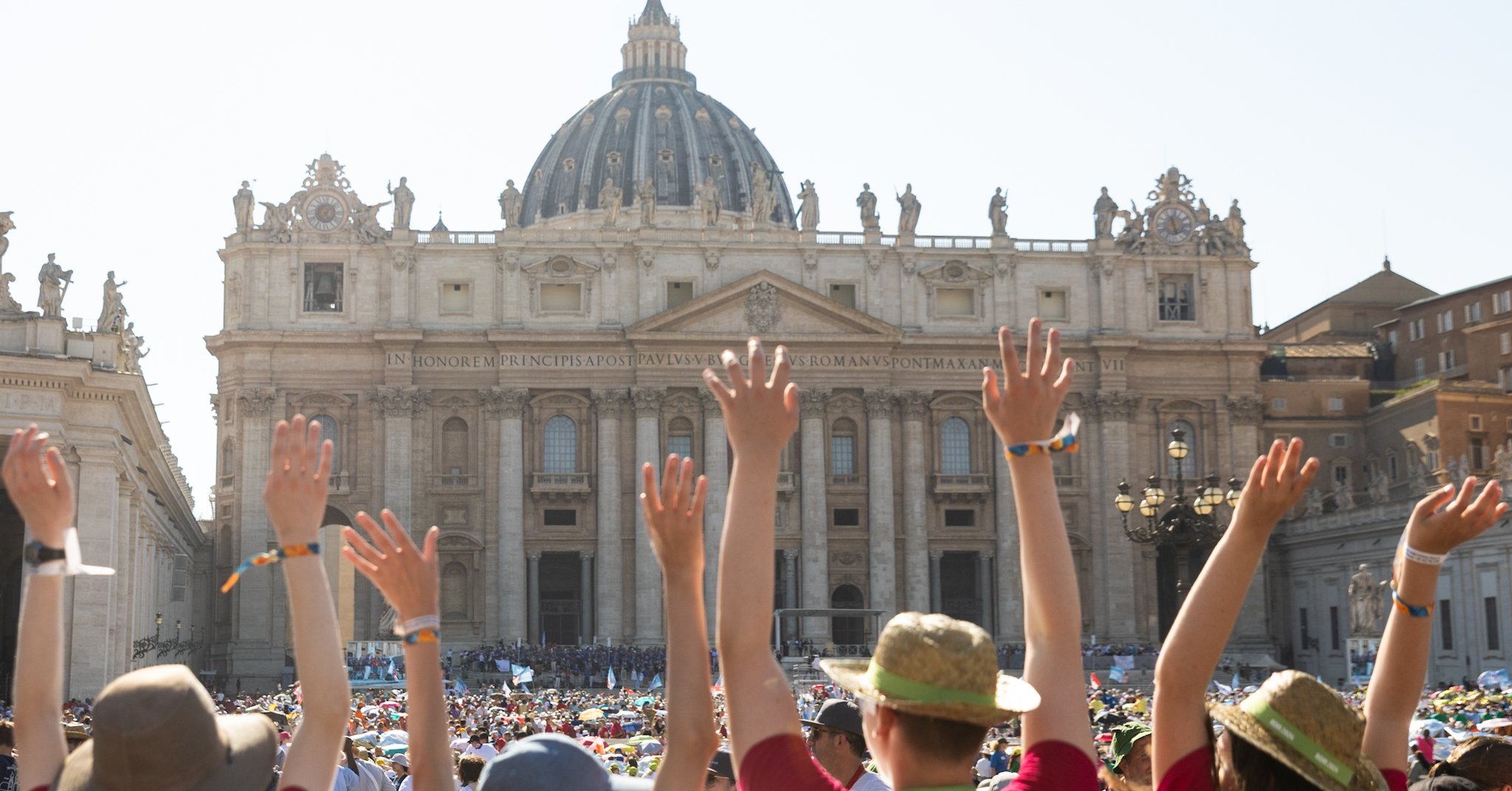 Ministranten beim Papst